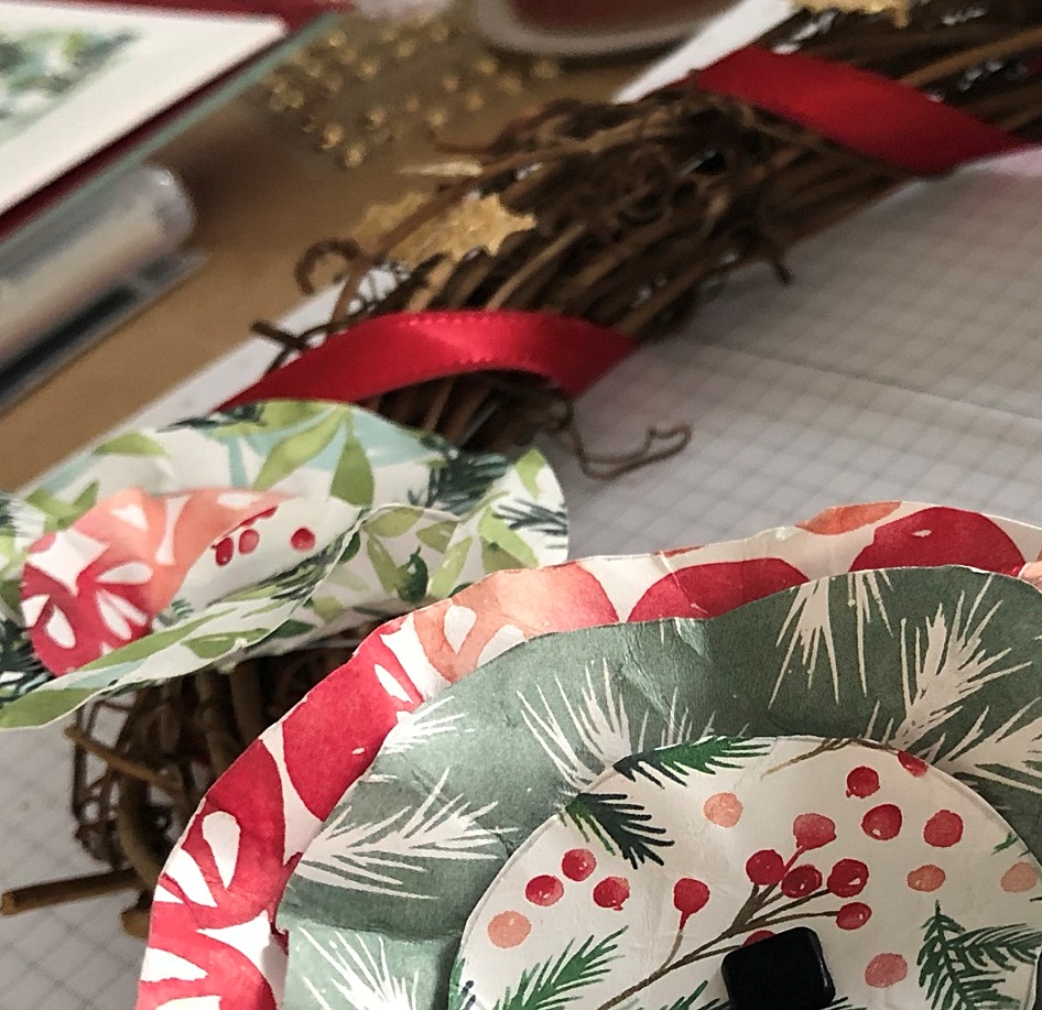 Make a pretty Christmas wreath gift - Inky Nook